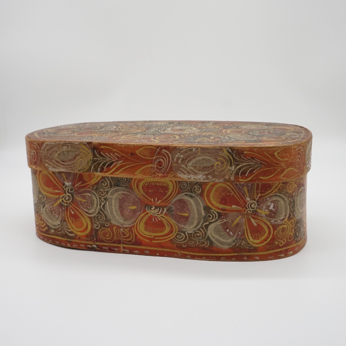 Proantic: Hand-painted Oval Wooden Box – 19th Century Alpine Folk Art