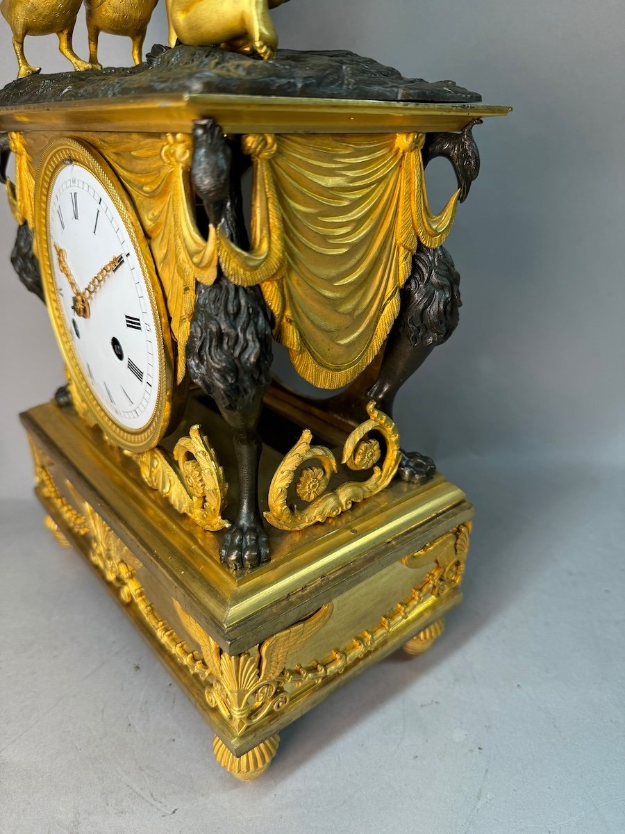 Proantic: Golden Elegance: French Empire Mantel Clock, Circa 1810
