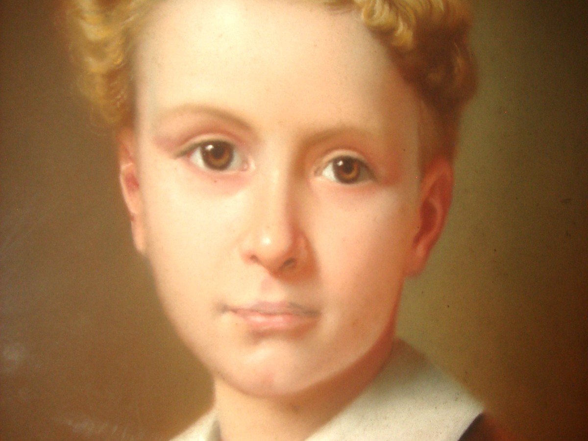 Proantic: Grand Portrait ovale Au Pastel d'Un Jeune Garçon Lisant