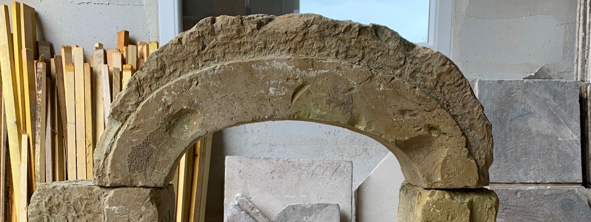 Proantic: Small Window Frame - Late 16th Century Period - Arched Linte