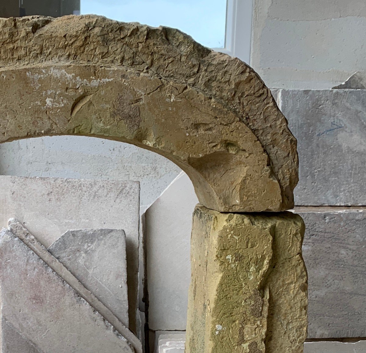 Proantic: Small Window Frame - Late 16th Century Period - Arched Linte