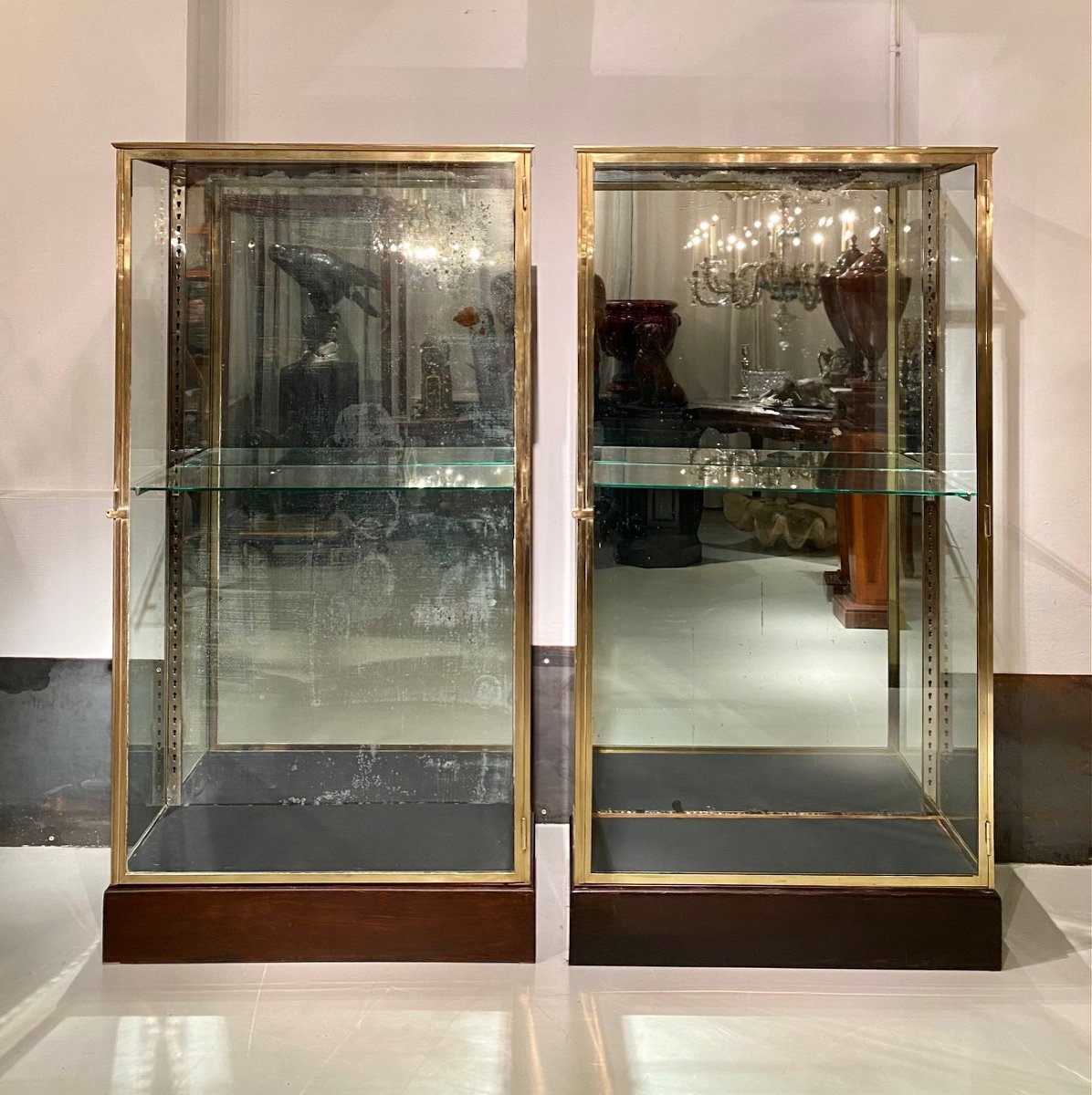 Proantic: Pair Of Display Cases