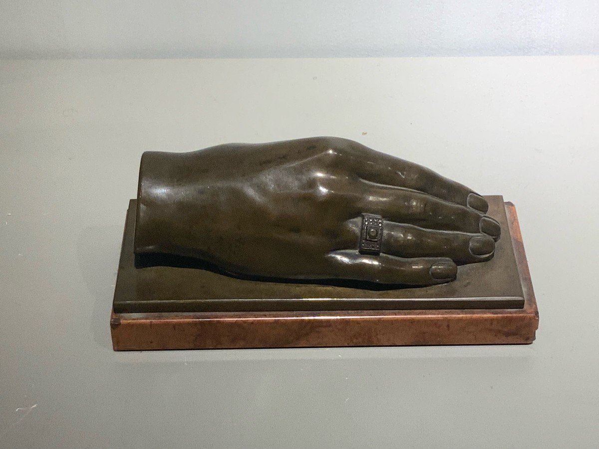 Proantic: Hand Of A Young Woman