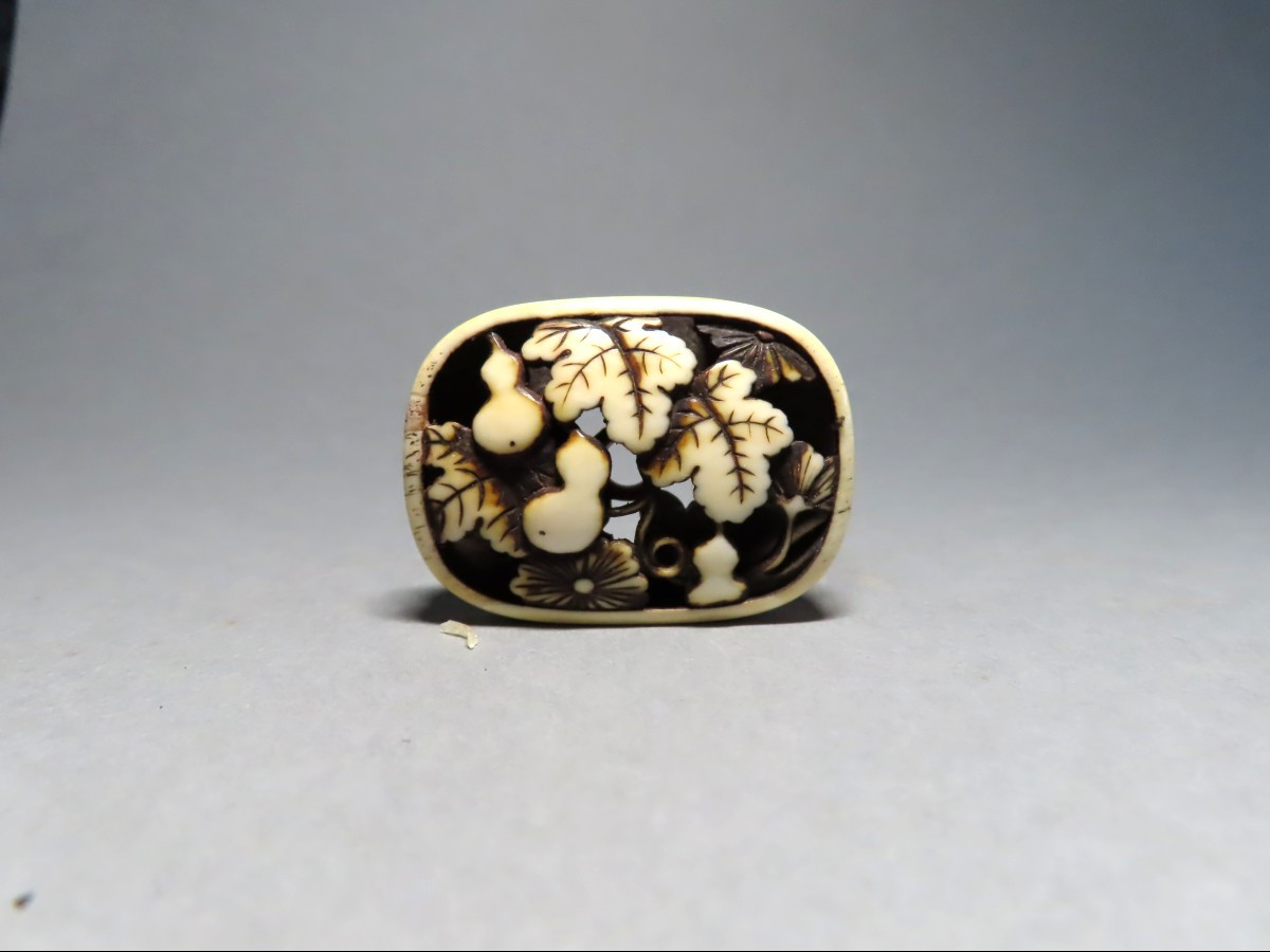 Proantic: Ivory Netsuke. Manju With Maple Leaves. Japan, Meiji Period