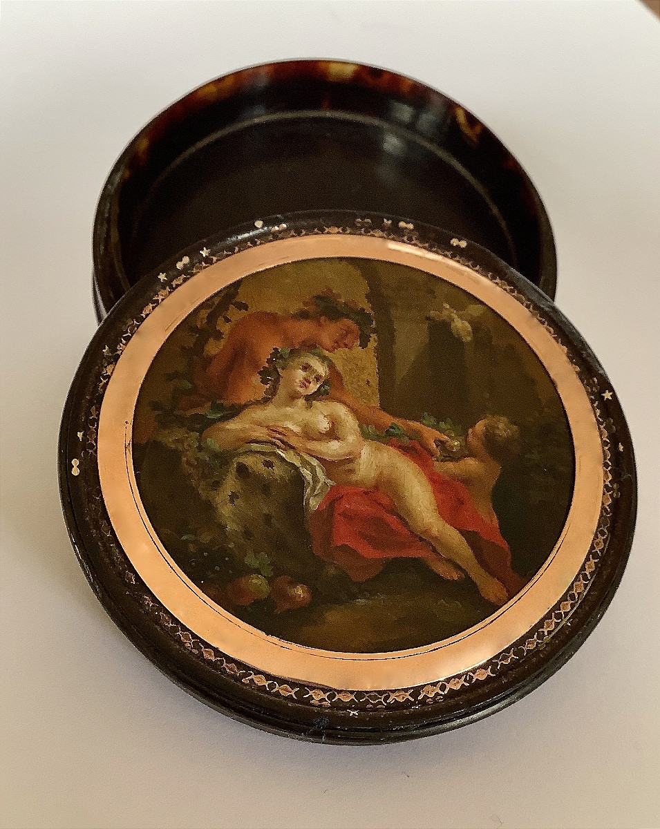 Proantic: Boite à décor de bacchanale en vernis martin XVIIIe