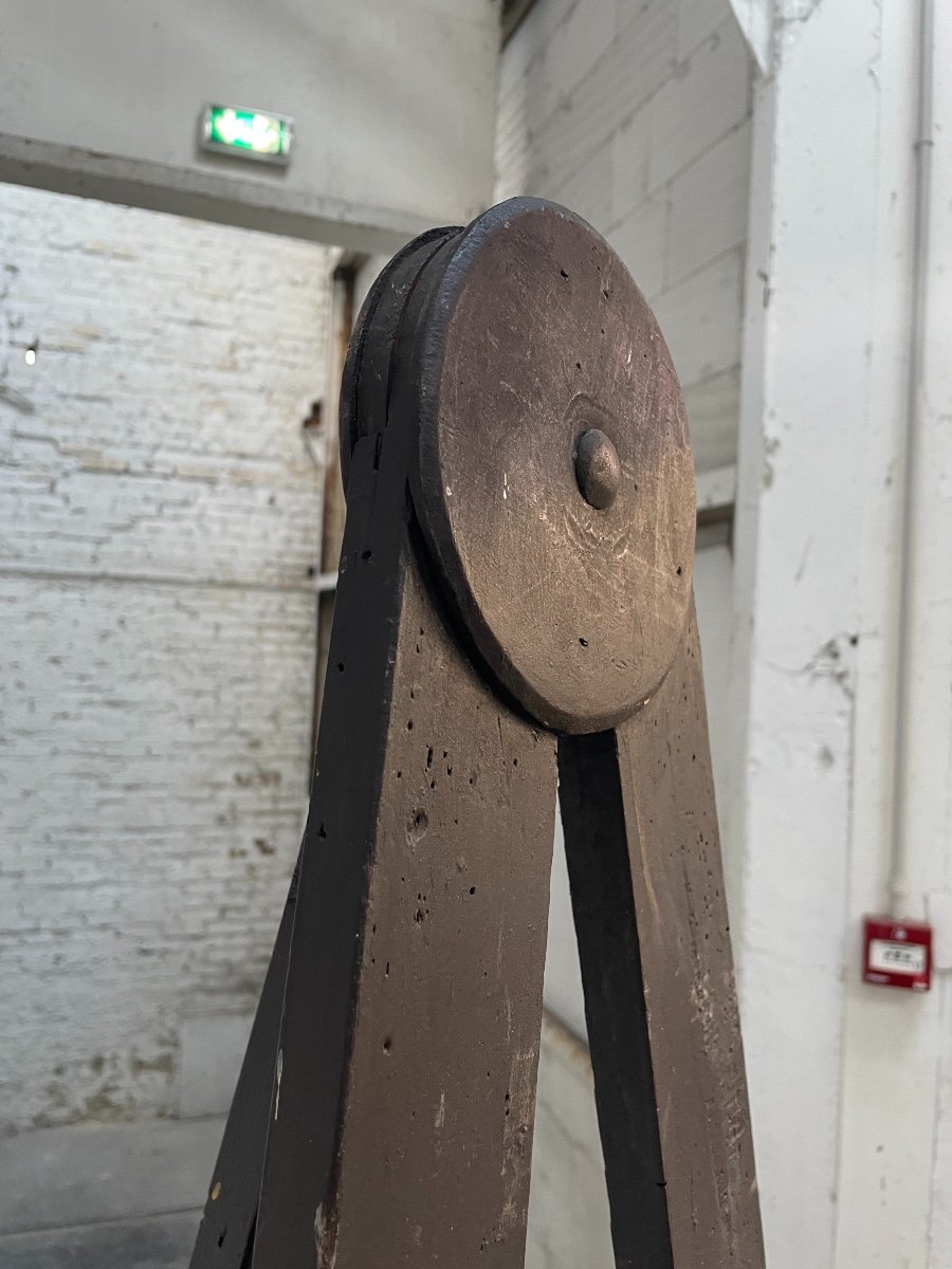 Proantic: Compass Shape Easel