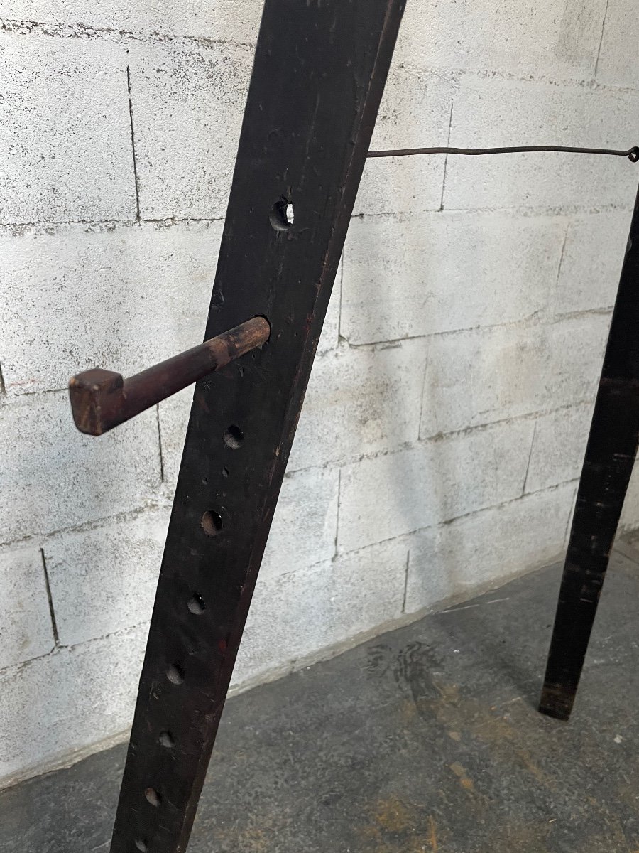 Proantic: Compass Shape Easel